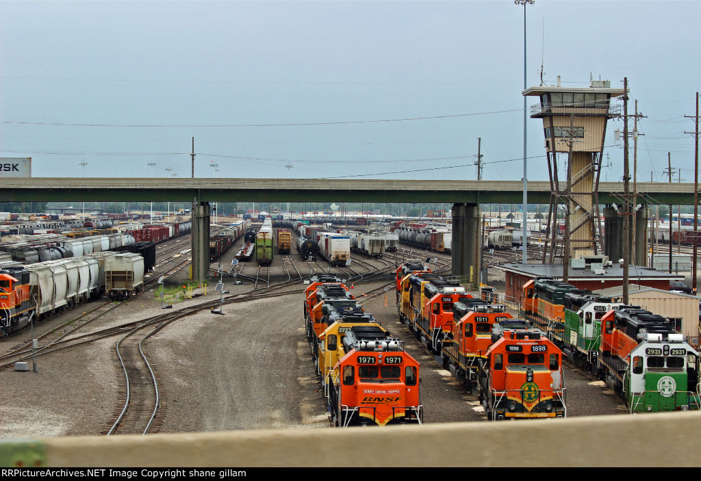 BNSF 2931 Local power around Kc.